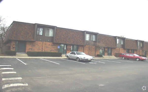 Foxfire Village Condominium (por) - Apartments in Whitehall, OH ...