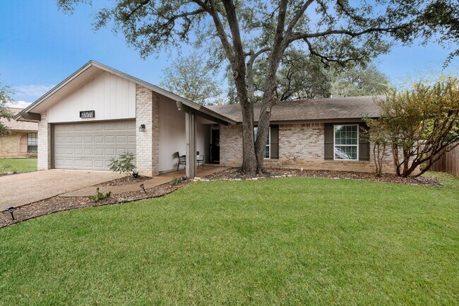 Apartments for Rent with Yard in Burning Tree, San Antonio | Apartments.com