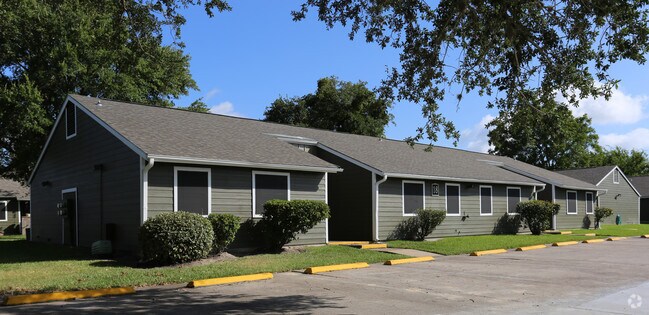 Mosswood Apartment Homes - Apartments in Victoria, TX | Apartments.com