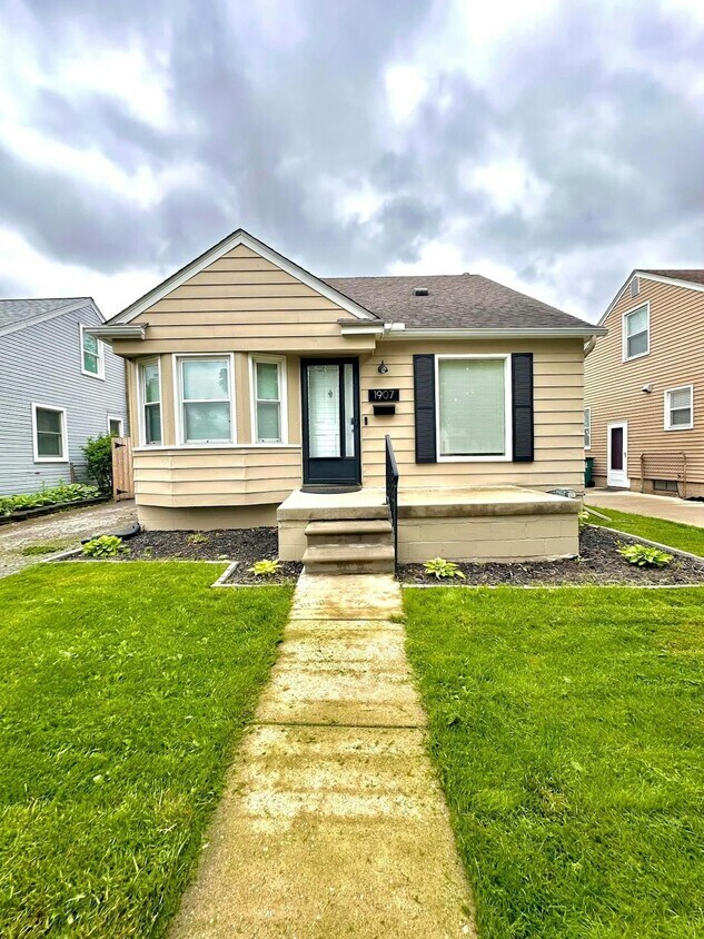 1907 Brookwood Ave, Royal Oak, MI 48073 - House Rental in Royal Oak, MI ...