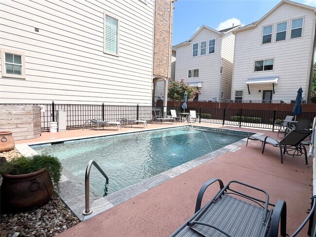 2112 Couch St, Houston, TX 77008 - House Rental in Houston, TX ...