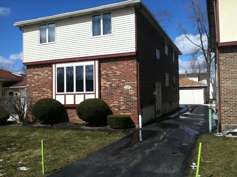 127 School St Unit upper, Buffalo, NY 14217 | Apartments.com