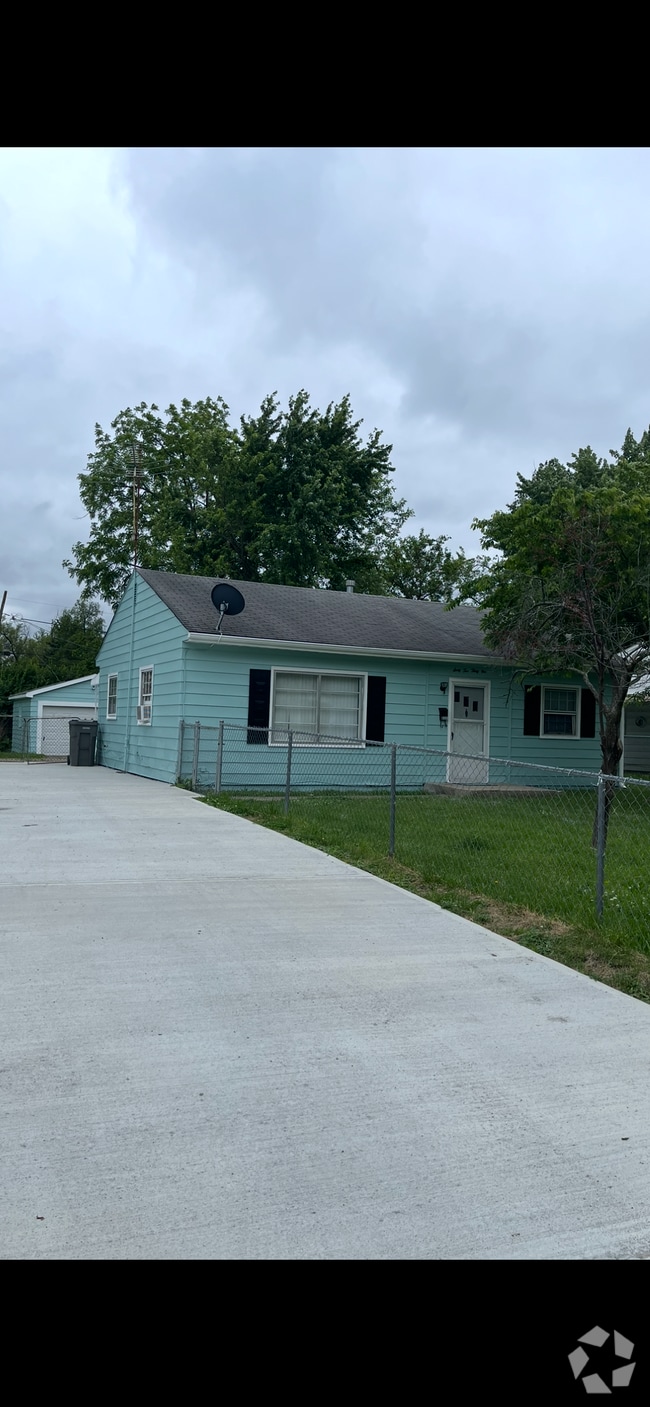 Pasadena Heights Apartments for Rent with a Garage - Indianapolis, IN ...