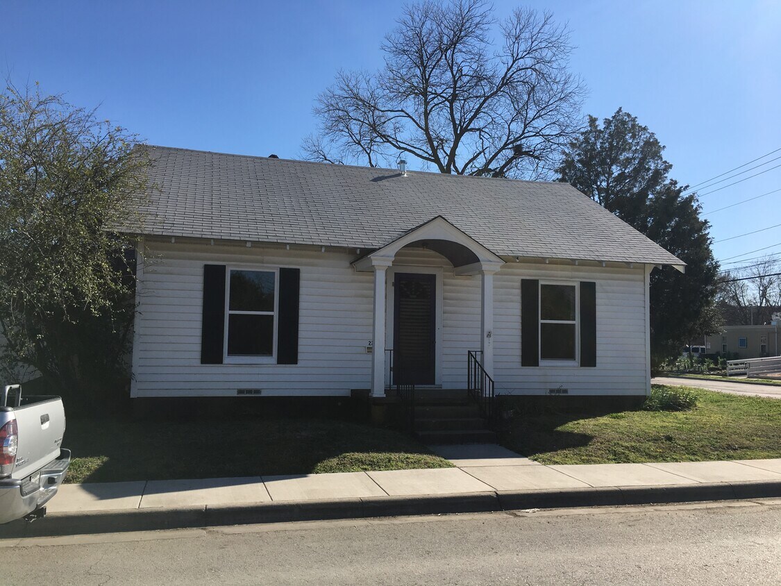 221 W Congress St, Denton, TX 76201 - House Rental in Denton, TX ...
