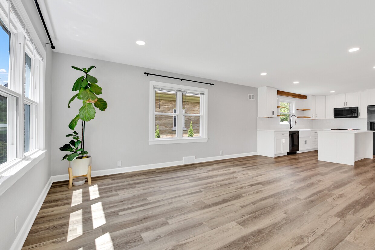 1066 Poplar St Unit 1066 Poplar Street Lower, West Bend, WI 53095 ...