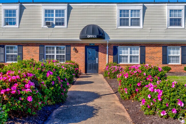 Hampton Creek Apartments - Apartments in Hampton, VA | Apartments.com