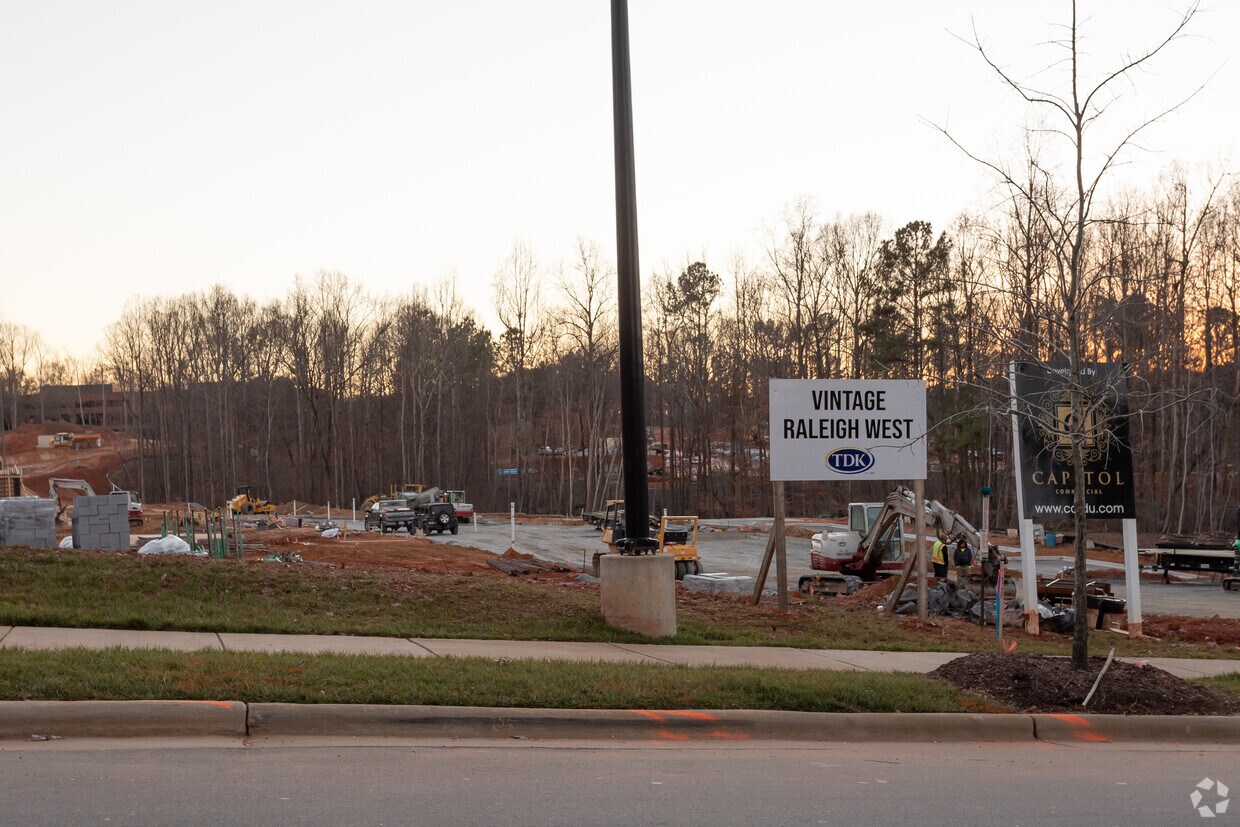 Vintage Raleigh West - 951 Corporate Center Dr Raleigh, NC | Apartments.com