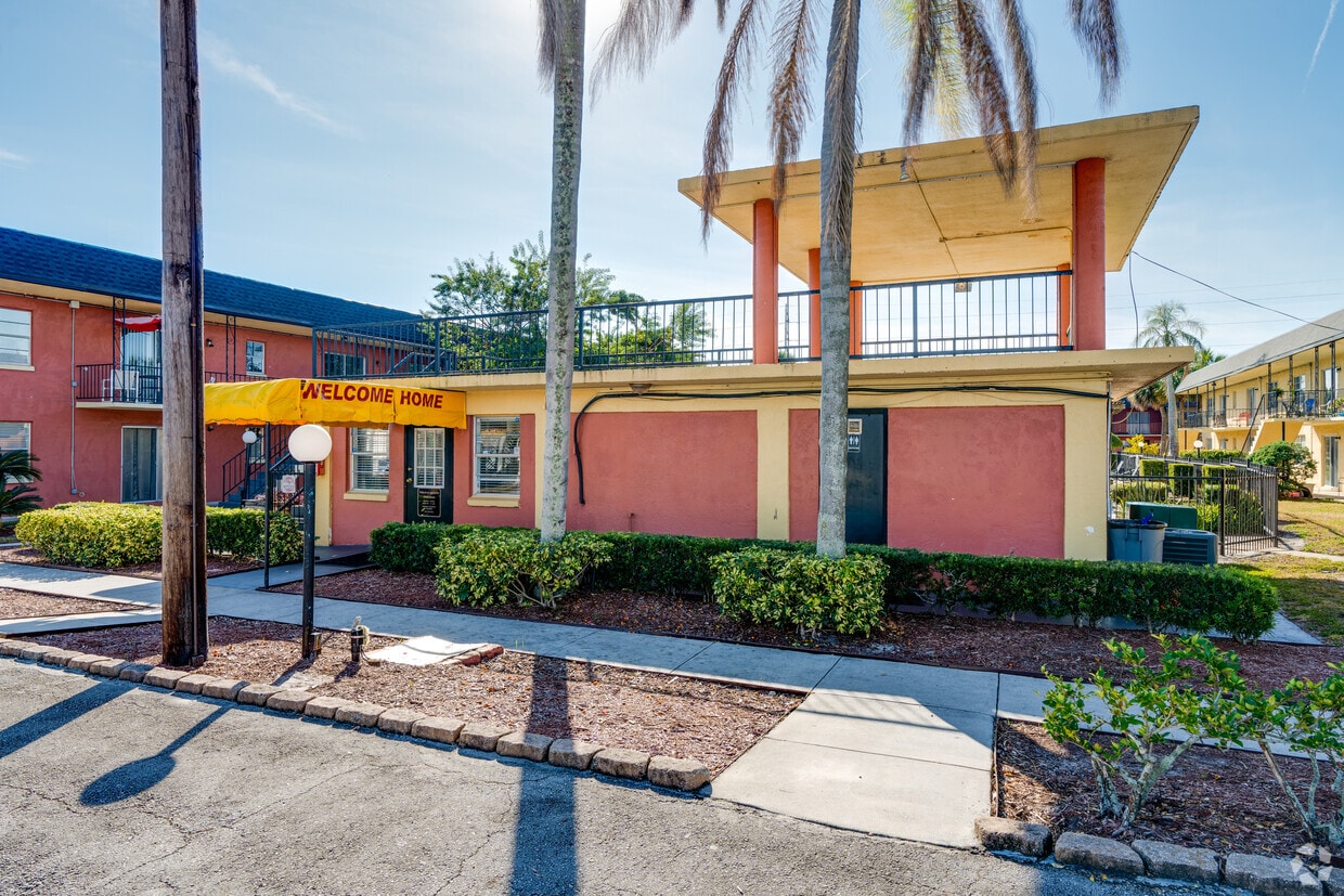 Hollow Brook - 5465 Curry Ford Rd Orlando, FL 32812 | Apartments.com