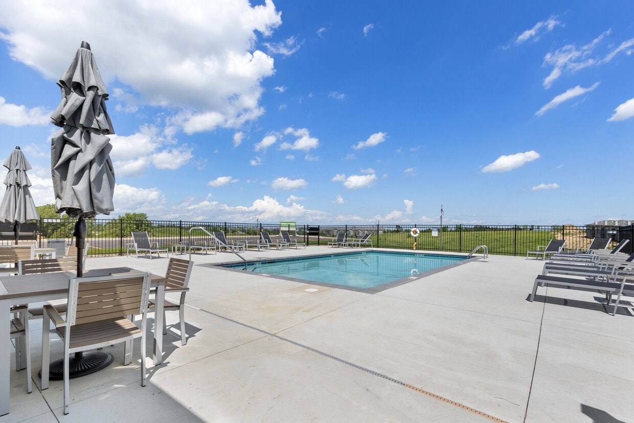 Split Rock Village Apartments & Townhomes - 7412 E 26th St Sioux Falls ...