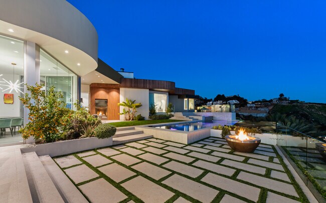 9305 Nightingale Dr, Los Angeles, CA 90069 - House Rental in Los ...