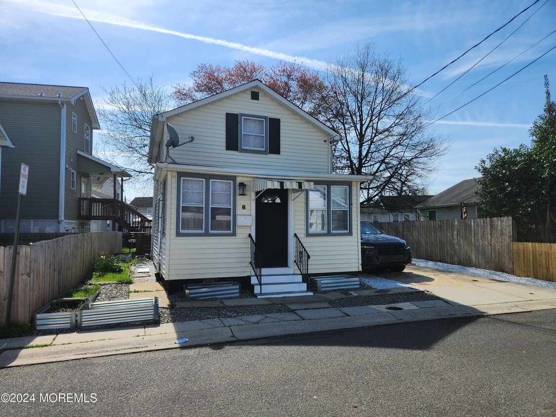 8 Greenwood Pl, Keansburg, NJ 07734 - House Rental in Keansburg, NJ ...