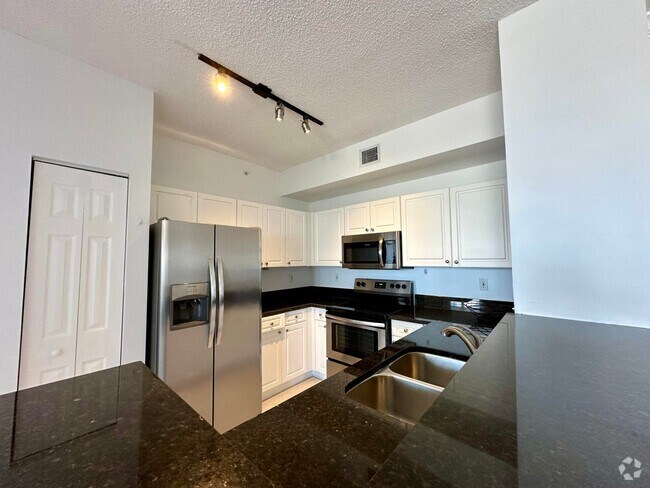 Cultural Arts District Apartments for Rent with a Walk-In Closet - West ...