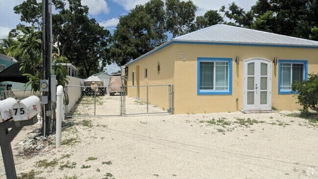 Key Largo Trailer Village Apartments for Rent with Utilities Included ...