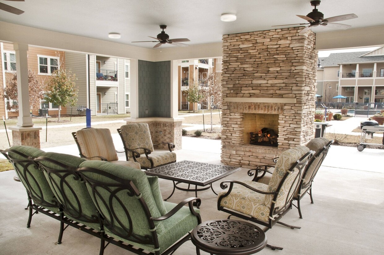 Belle at Bay Colony 55+ Apartments - 1101 Fm-517 Rd W Dickinson, TX ...