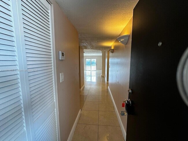 9915 W Okeechobee Rd Hialeah Gardens, FL 33016 - Alquileres en Hialeah ...