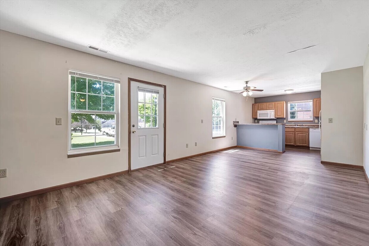 Elm Point Apartments Apartments - 304 Turnberry Dr Bloomington, IL ...