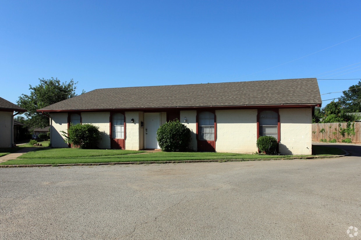 Amberwood Apartments - 5340 Nw 42nd St Warr Acres, OK 73122 ...