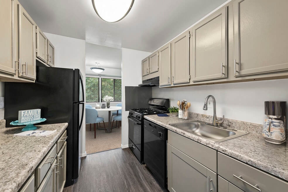 The Courtyards at University of Maryland - 8000 Boteler Ln College Park ...