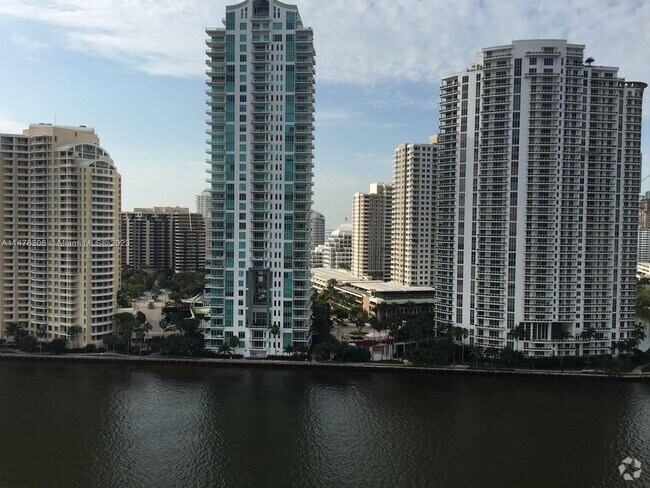 Port of Miami Apartments for Rent with High Ceilings - Miami, FL - 991 ...