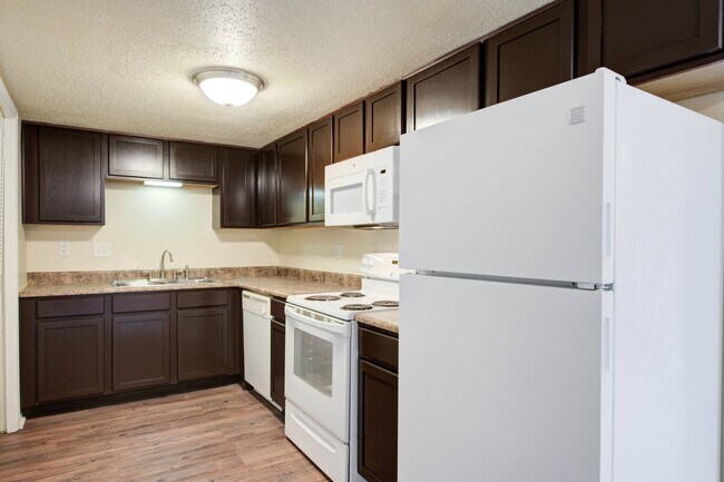 Eagle Lake Landing Apartments - 2054 High Eagle Trl Indianapolis, IN | Apartments.com