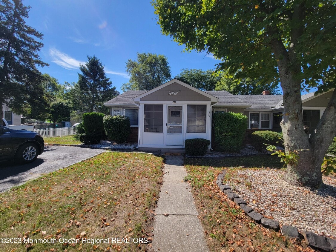 501 Navesink Ave, Ocean Gate, NJ 08740 - Townhome Rentals in Ocean Gate ...