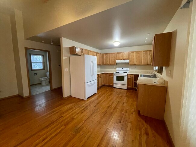 37770 N Green Bay Rd, Beach Park, IL 60087 - House Rental in Beach Park ...