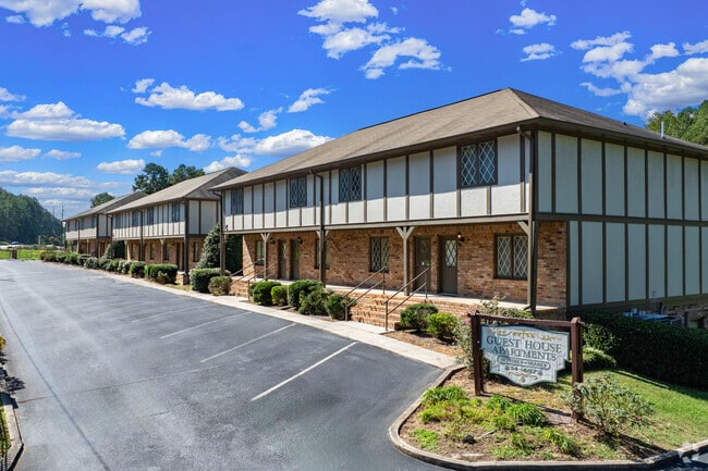 Saddle Mountain Apartments for Rent with a Walk-In Closet - Rome, GA ...