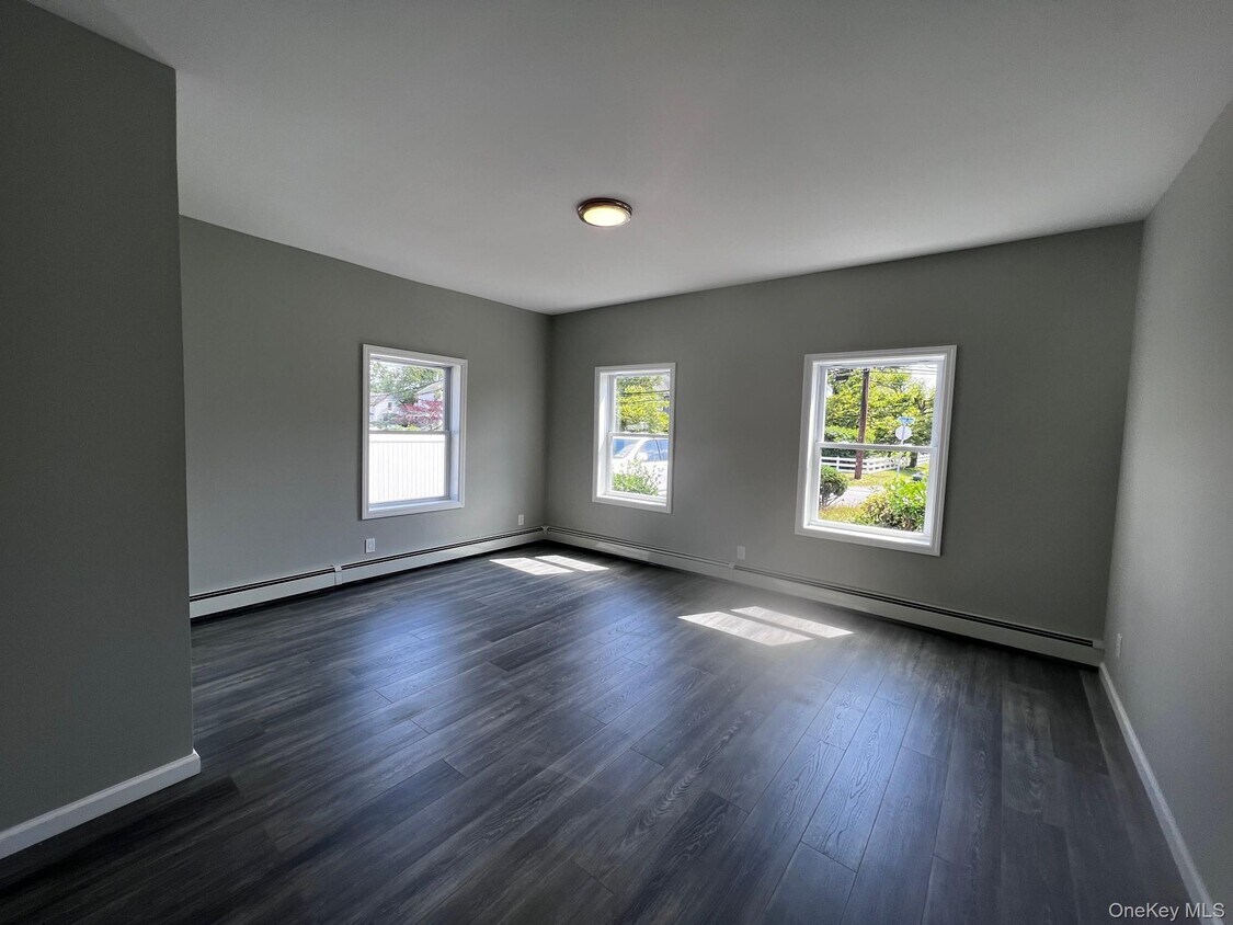 80 Grant Ave Unit 1, Islip, NY 11751 - Room for Rent in Islip, NY ...