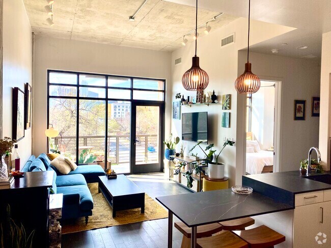 East Cesar Chavez Apartments for Rent with High Ceilings - Austin, TX ...