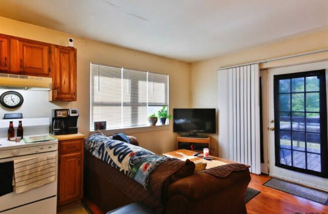 104 W Main St, Cambridge, NY 12816 - Apartment for Rent in Cambridge ...