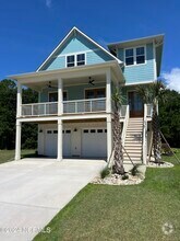 Summerhouse on Everett Bay Apartments for Rent with a Swimming Pool ...