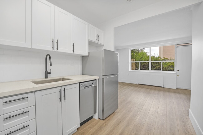 Broadview North Toronto Apartments for Rent with Hardwood Floors ...