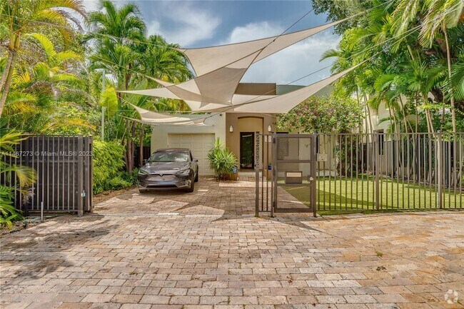 Best Luxury Ocean View Heights Apartments for Rent - Miami, FL - 3 ...