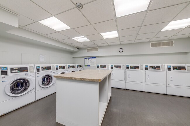 Edinburgh Manor Apartments Apartments - 640 Guelph Line Burlington, ON ...