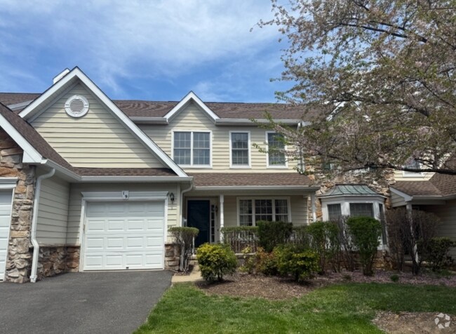 Patriot Ridge Apartments for Rent with a Swimming Pool - Basking Ridge ...