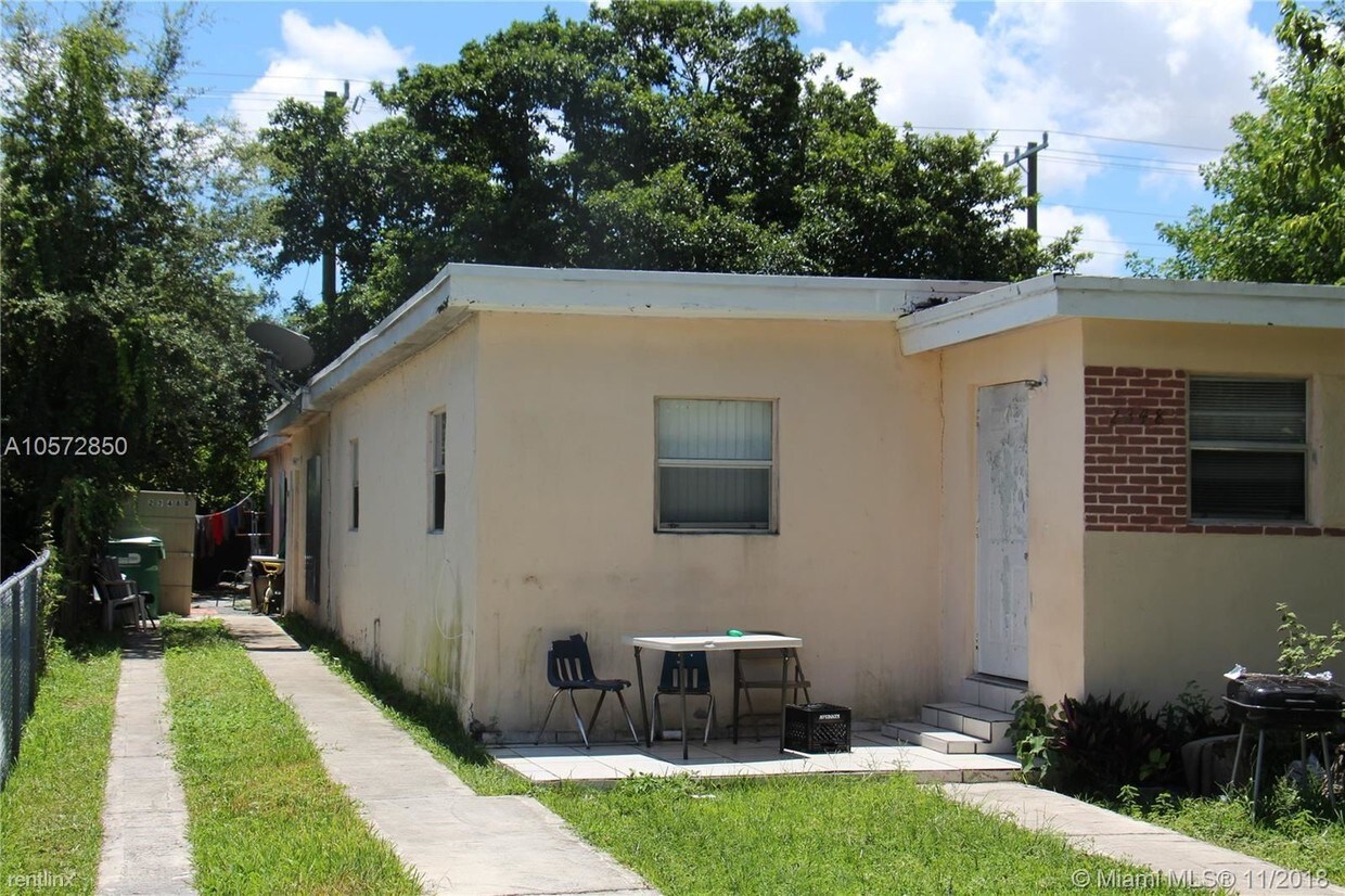 2348 NW 67th St, Miami, FL 33147 - Townhome Rentals in Miami FL ...