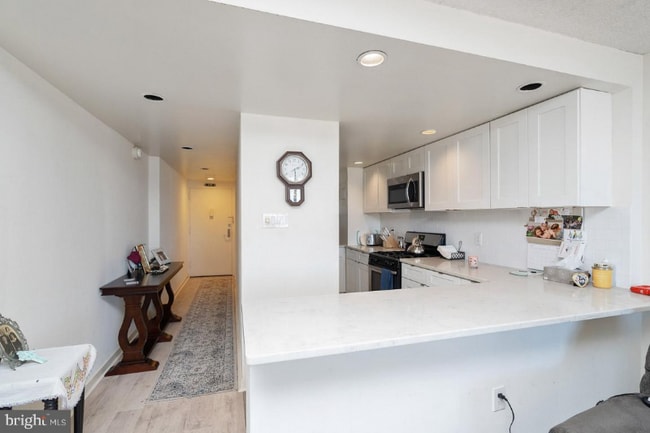 604 S Washington Square Unit 3008, Philadelphia, PA 19106 | Apartments.com