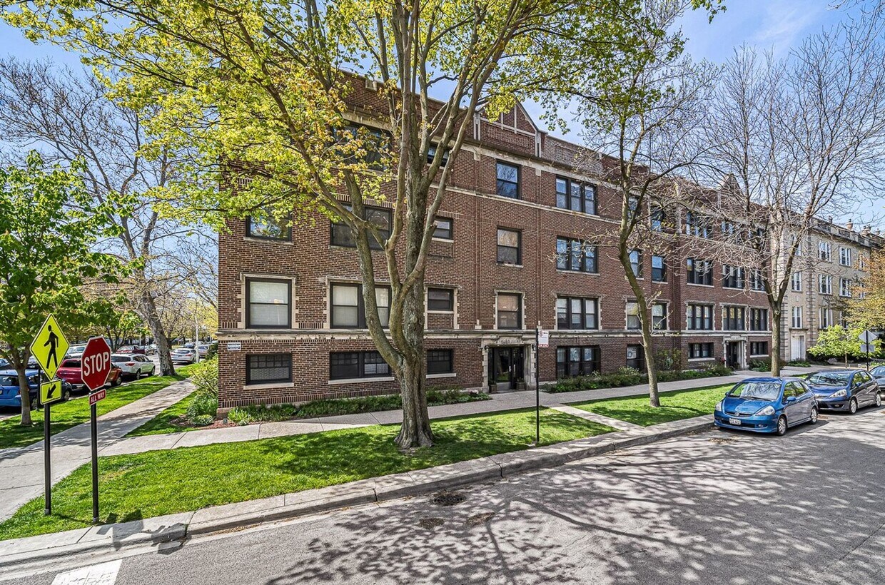 7044 N Greenview Ave, Chicago, IL 60626 - House Rental in Chicago, IL ...