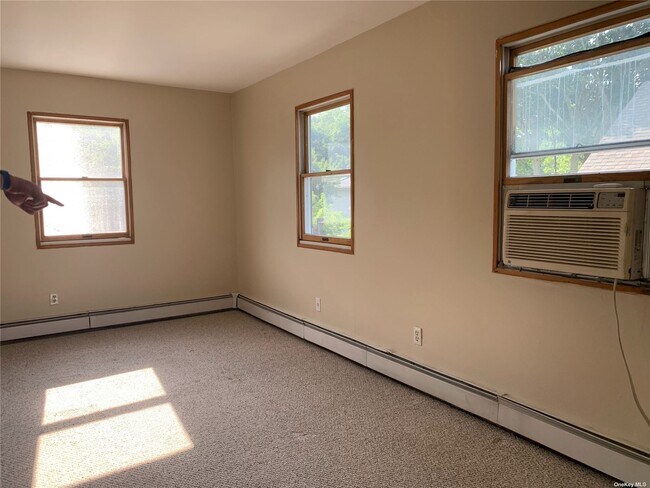 30 Dean St, North Babylon, NY 11703 - House Rental in North Babylon, NY ...