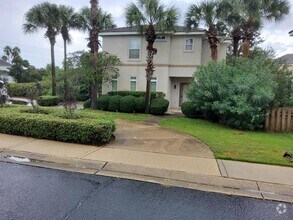 Destiny East Apartments for Rent with a Swimming Pool - Destin, FL - 1 ...