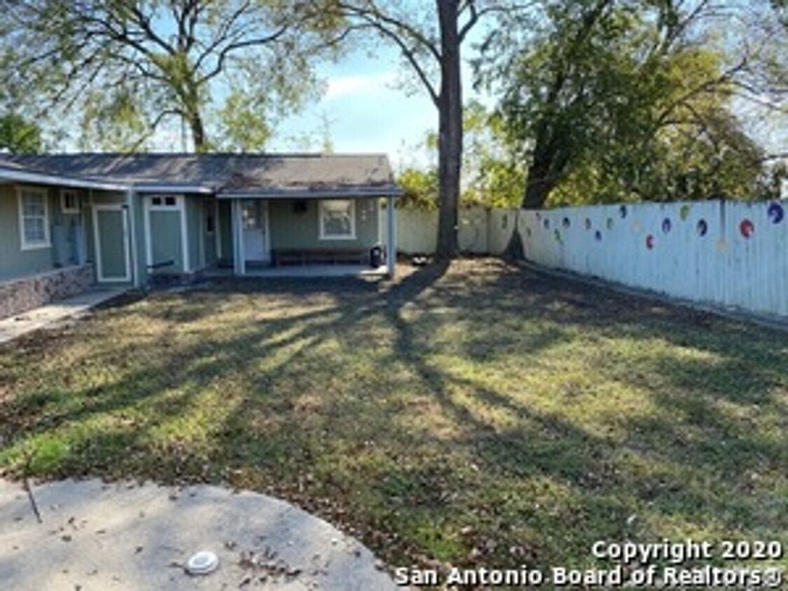 100 Dinn Dr Unit 1, San Antonio, TX 78218 - Room for Rent in San ...
