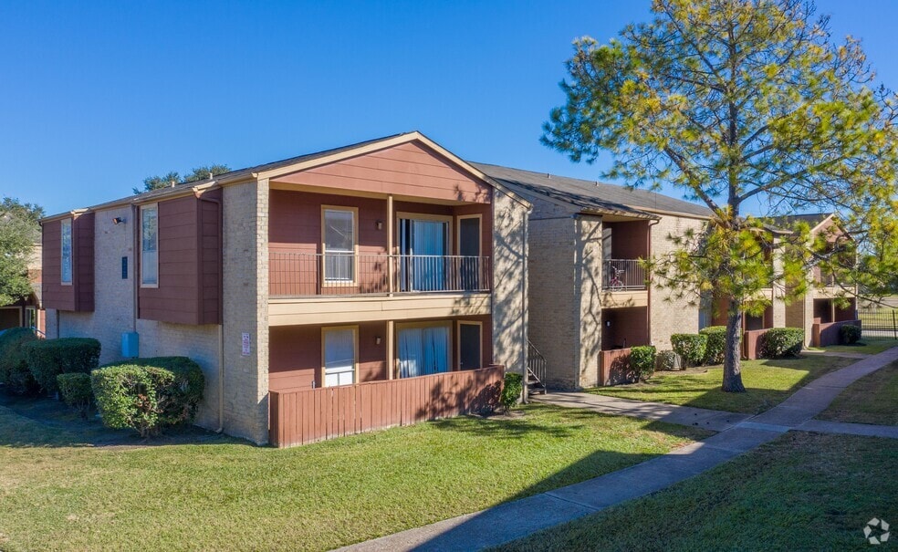 Apartments For Rent Near Houston Christian University - Houston, TX