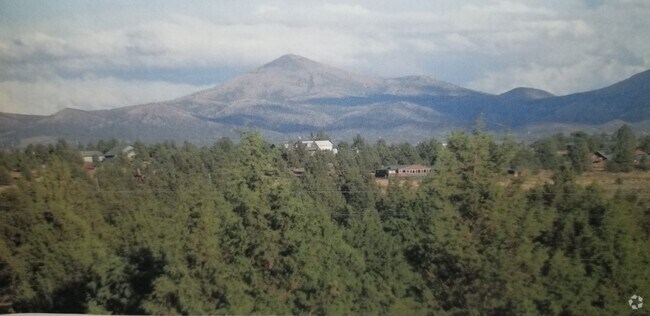 Apartments for Rent with a Swimming Pool in Crooked River Ranch OR