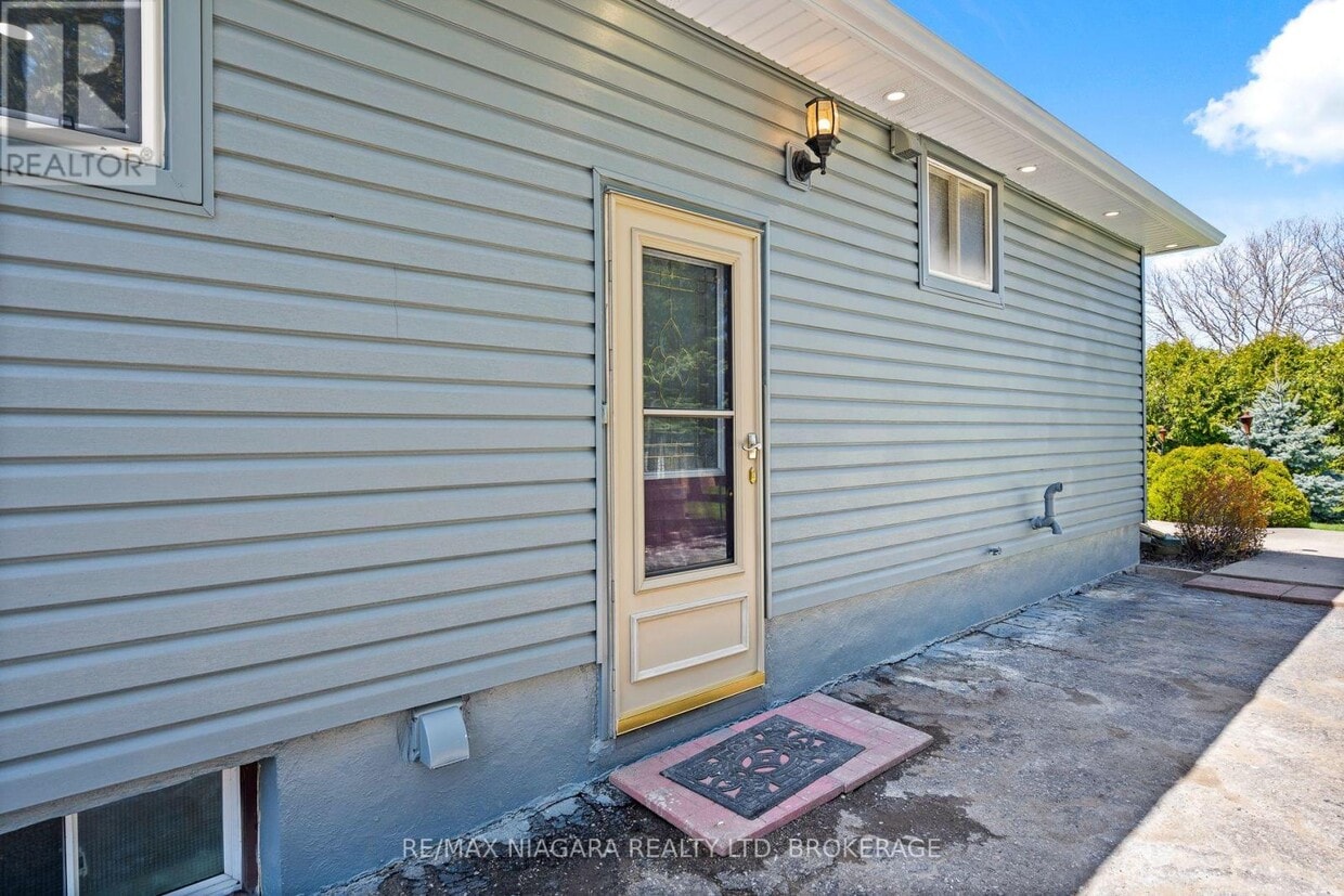 8235 Paddock Trail Dr, Niagara Falls, ON L2H 1X1 - House for Rent in ...