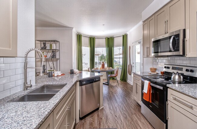 College Point Apartments for Rent with a Walk-In Closet - Phoenix, AZ ...