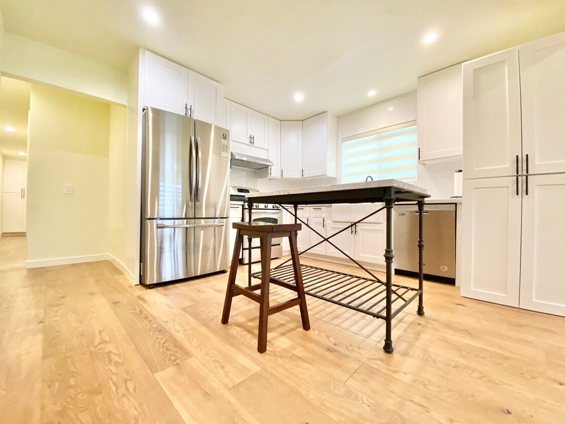 1376 Keniston Ave Unit A, Los Angeles, CA 90019 - Room for Rent in Los ...