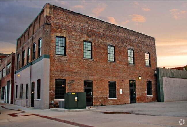 Warehouse Historic District Short Term Apartments for Rent - Peoria, IL ...