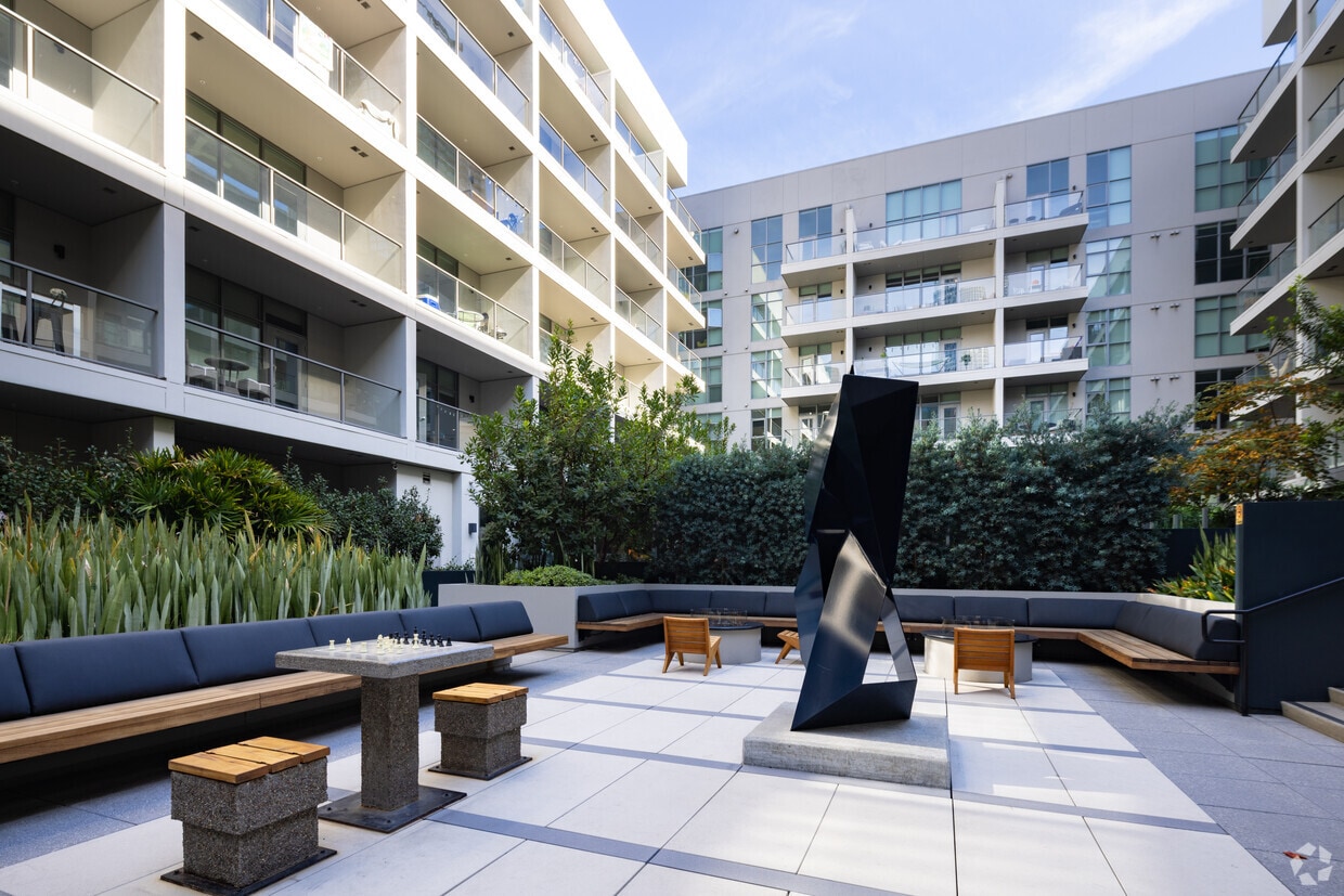 8th and Grand - Apartments in Los Angeles, CA | Westside Rentals