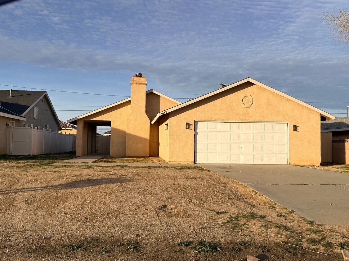 9143 Evelyn Ave, California City, CA 93505 - House Rental in California ...