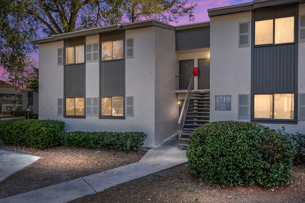 Apartments for Rent with High Ceilings Near Reddick-Mcintosh FL ...